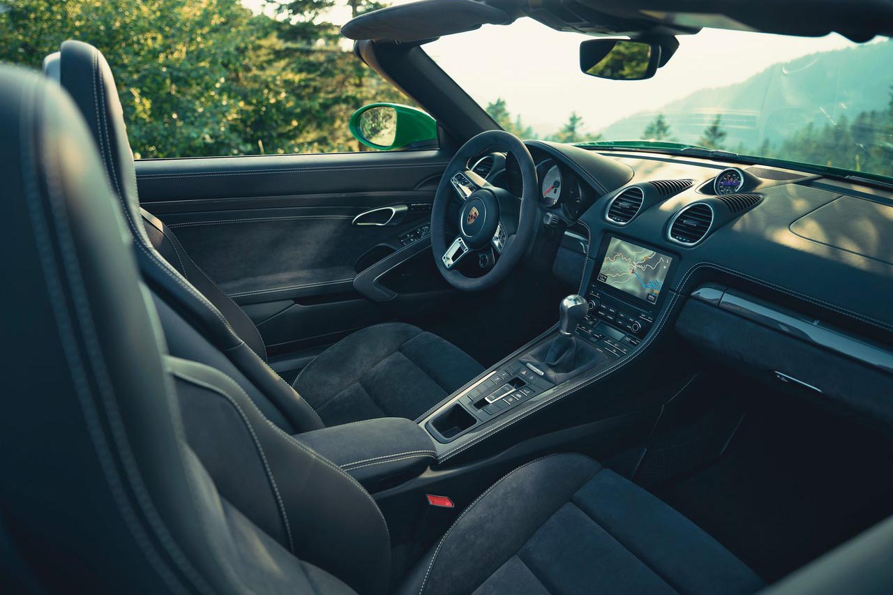 StriveME - بورشه ‎‎718 GTS ‎4.0‎ الجديدتان: تجربة قيادة ممتعة لجميع الحواس